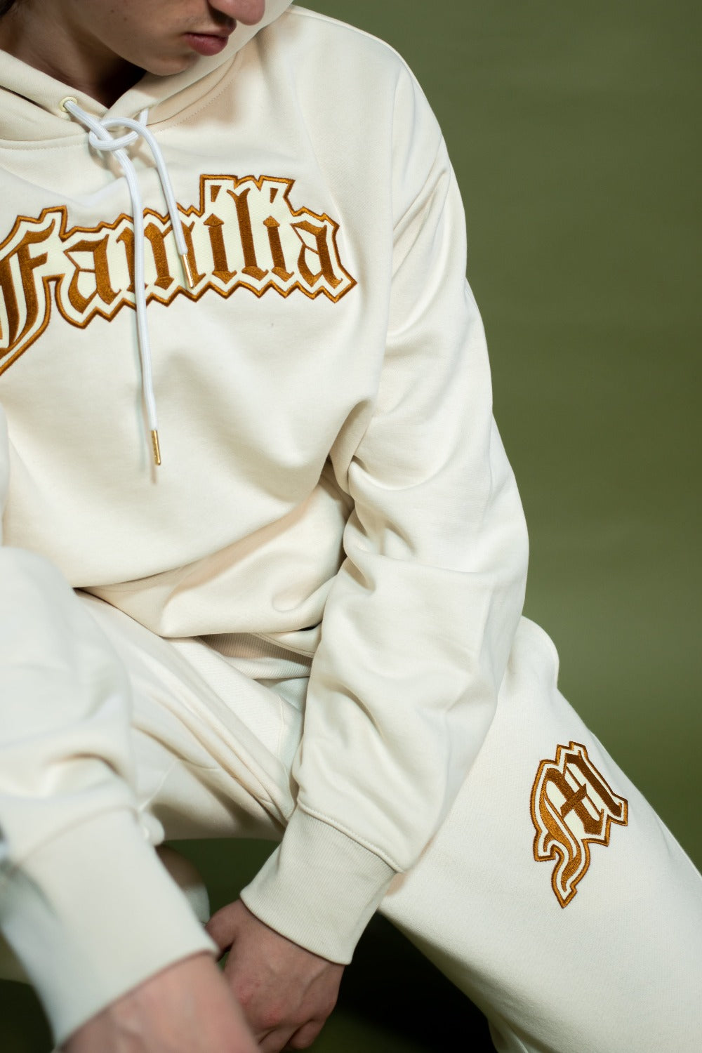 La Familia Hoodie - Cream – M E D I U M S